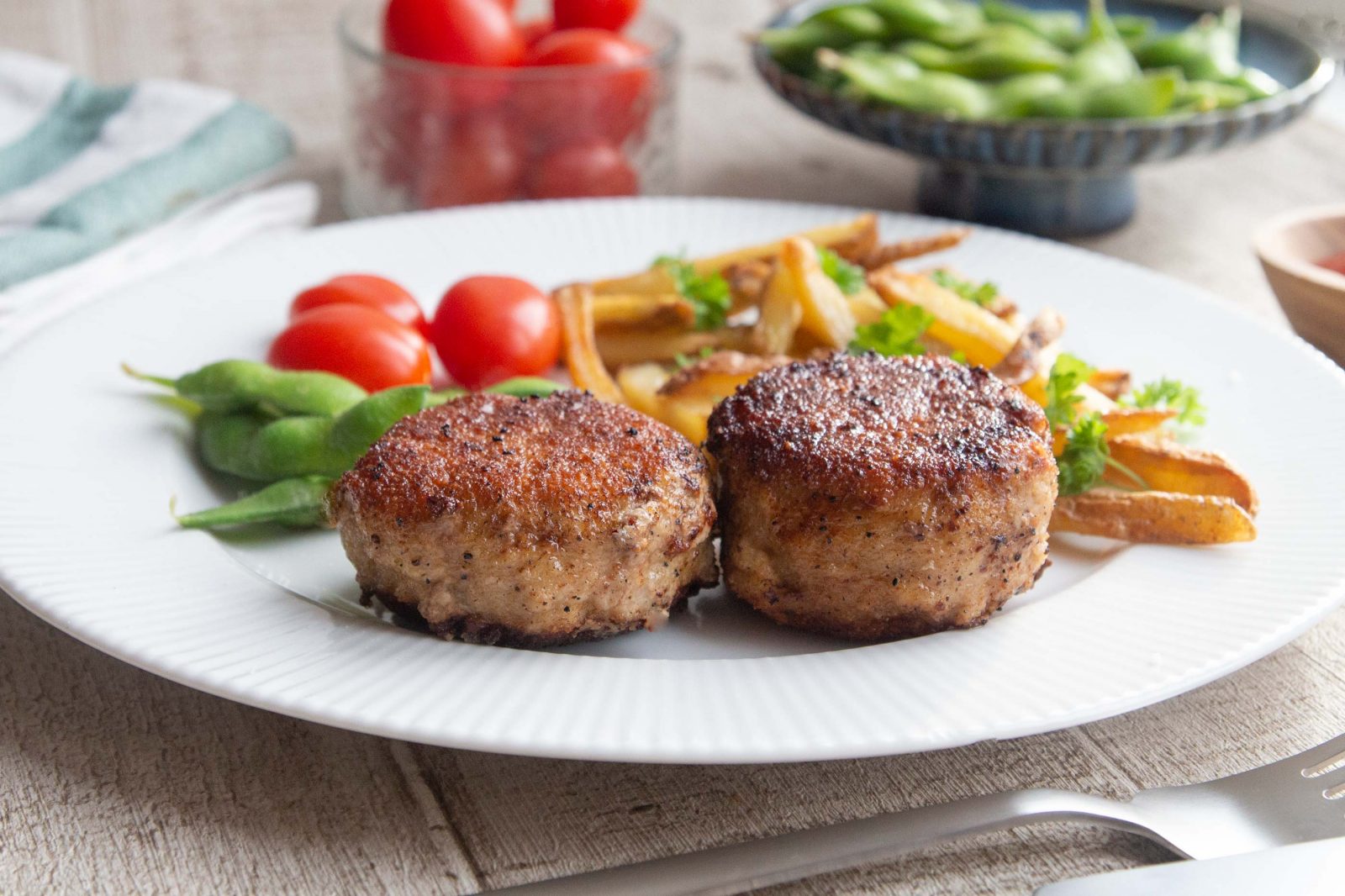 Krebinetter med skjulte gulerødder og pommes frittes