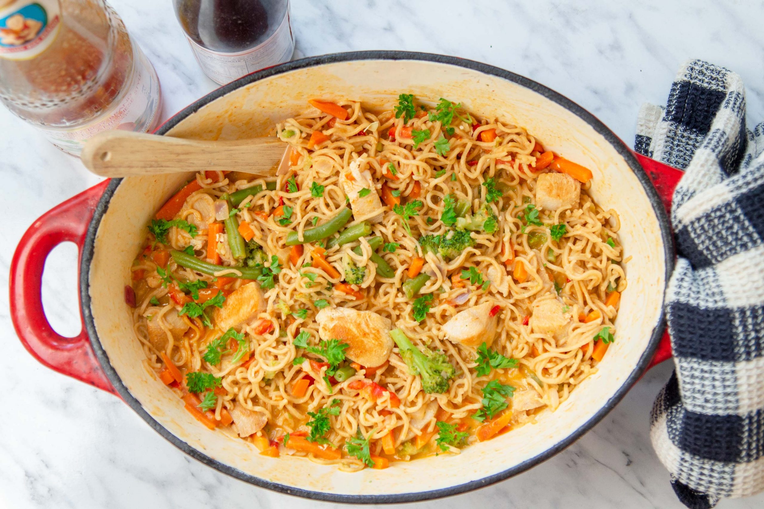 One Pot Wok Med Kylling Og Nudler Nem Aftensmad Som B rn Kan Lave One Pot Wok Med Kylling Og Nudler Nem Aftensmad Som B rn Kan Lave